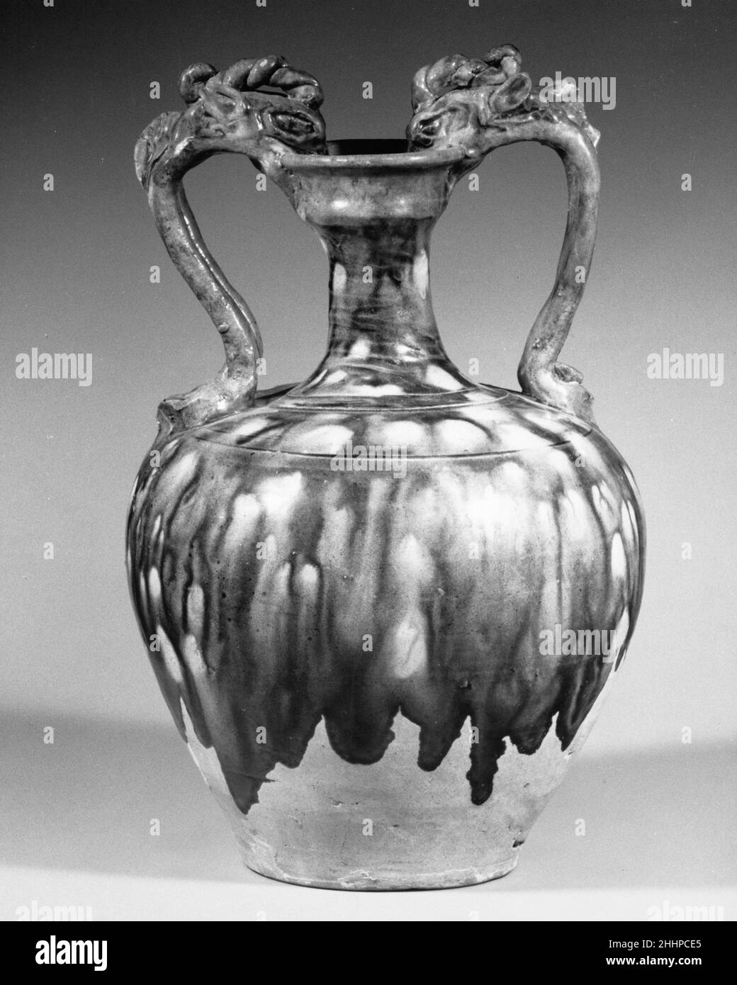 Amphora with dragon-shaped handles ca. late 7th–first half of 8th ...