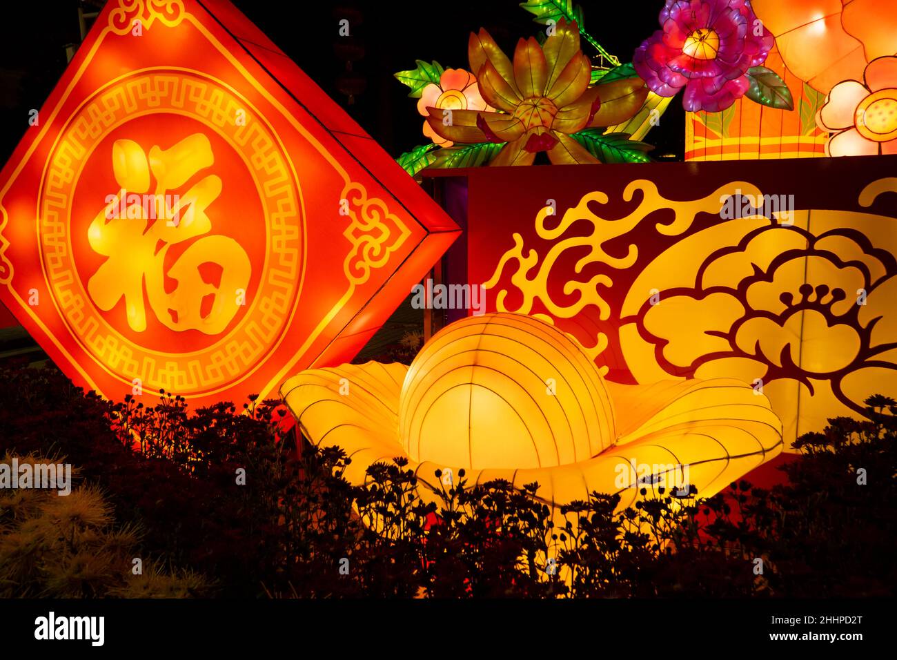 Paper cutting of fu character hi-res stock photography and images - Alamy