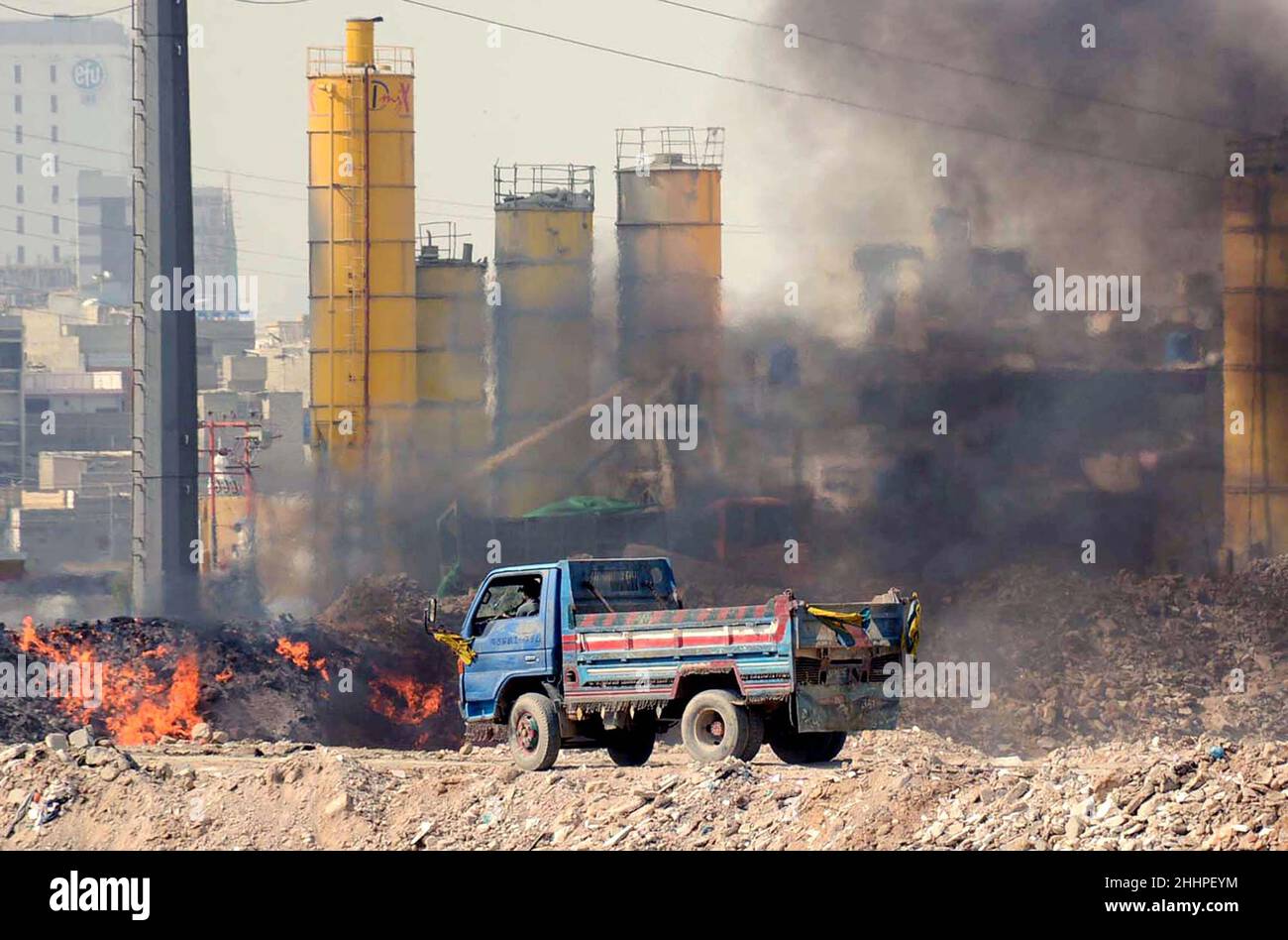 Karachi pakistan pollution hi-res stock photography and images - Alamy