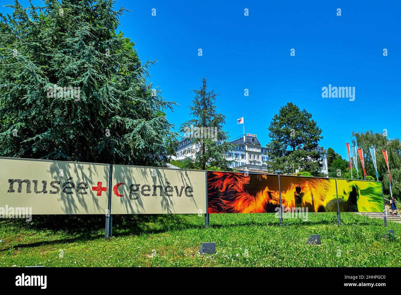Red cross organization hi-res stock photography and images - Alamy