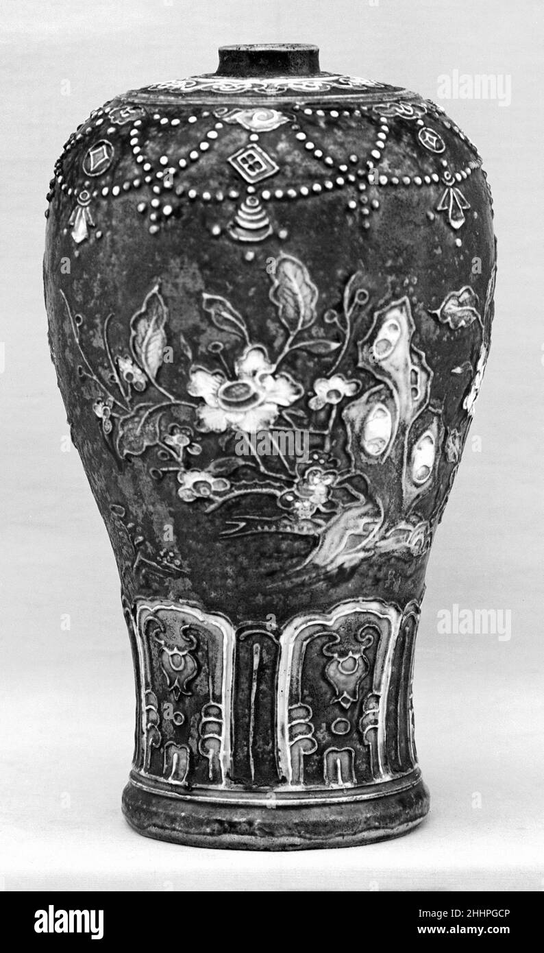 Meiping vase with flowers early 16th century China. Meiping vase with ...