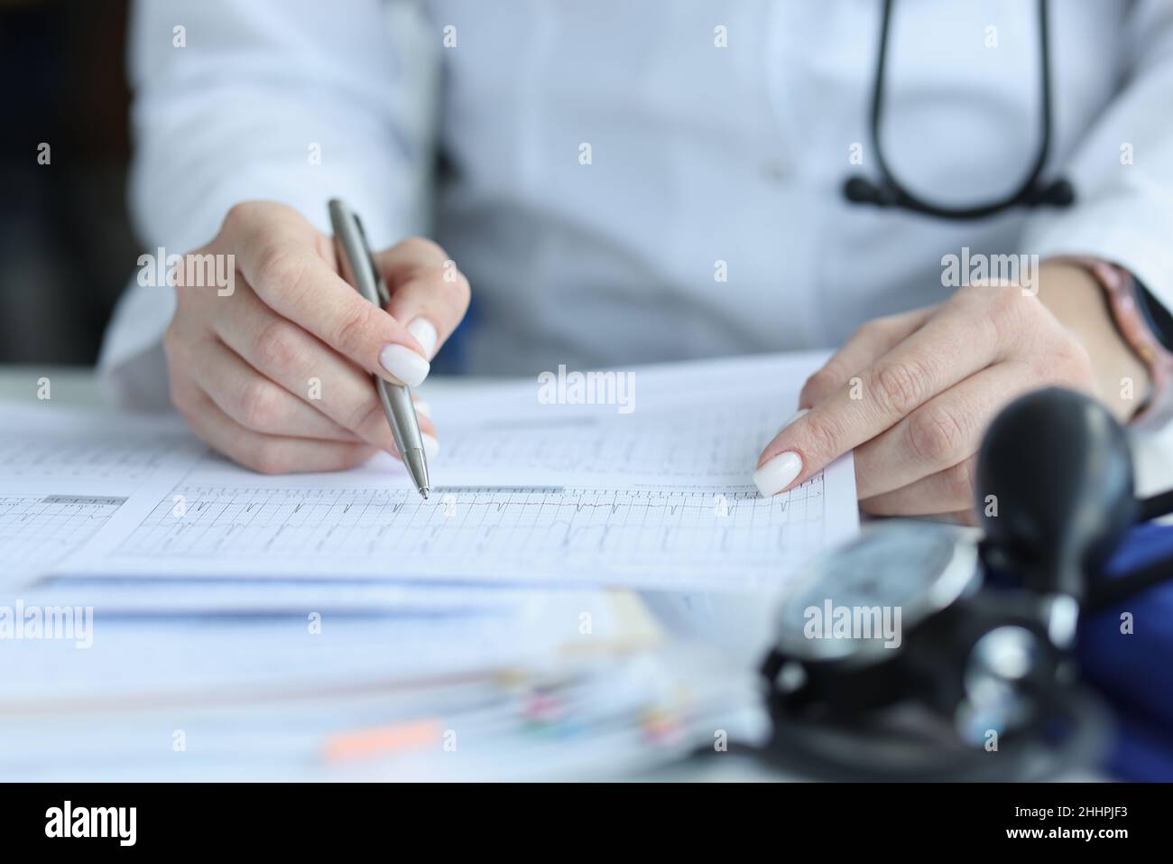 Patient cardiogram hi-res stock photography and images - Alamy