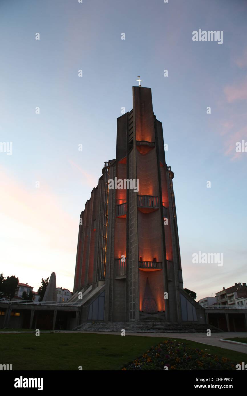 Eglise Notre-Dame de Royan, Cathédrale de Royan, Royan Cathedral ...