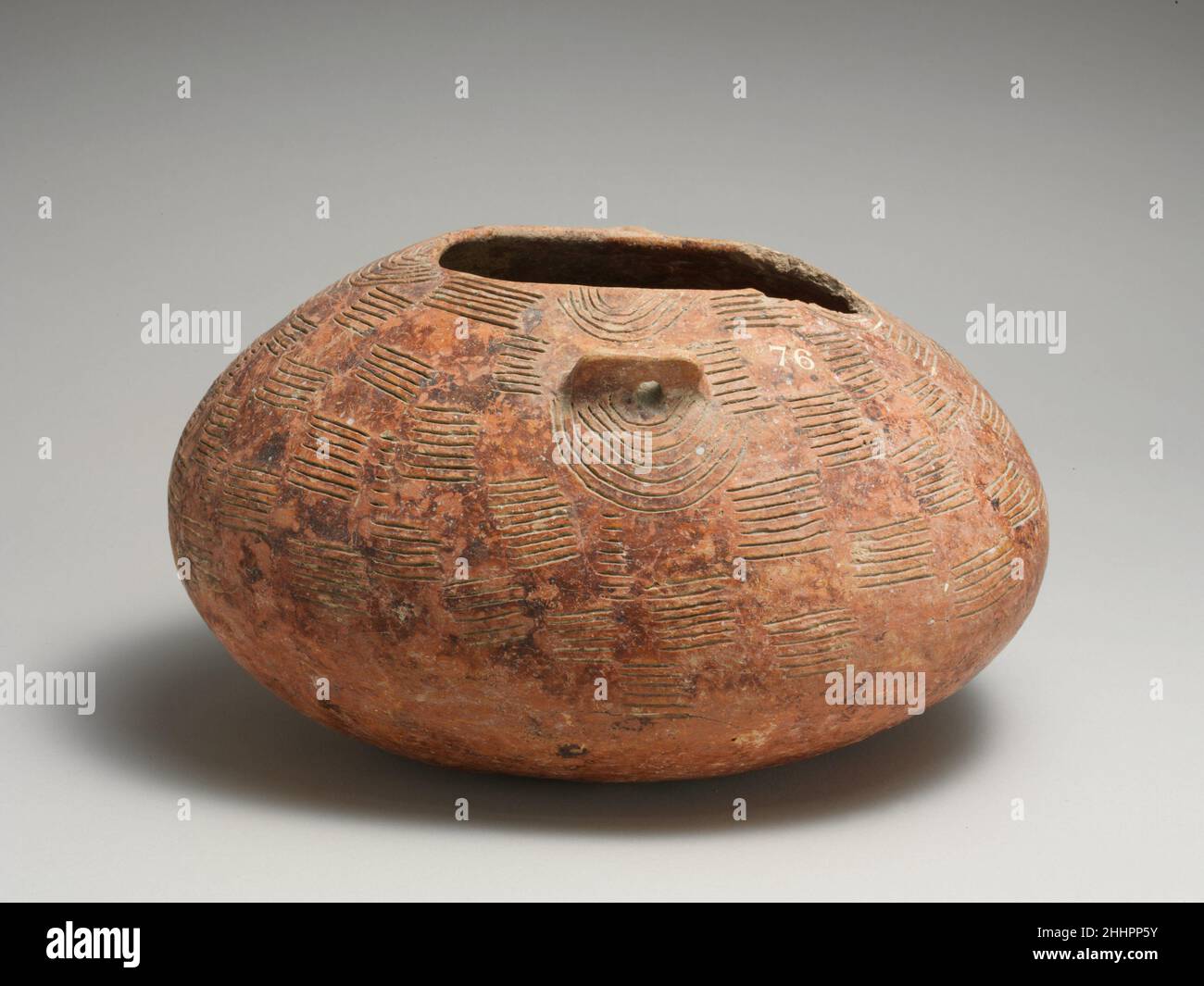 Terracotta pyxis hi-res stock photography and images - Alamy