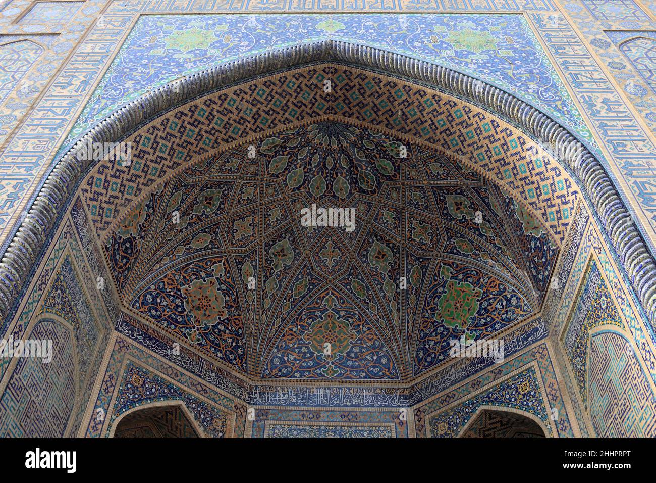 Gate of Sher Dor Madrasah from courtyard, Samarkand, Uzbekistan Stock ...