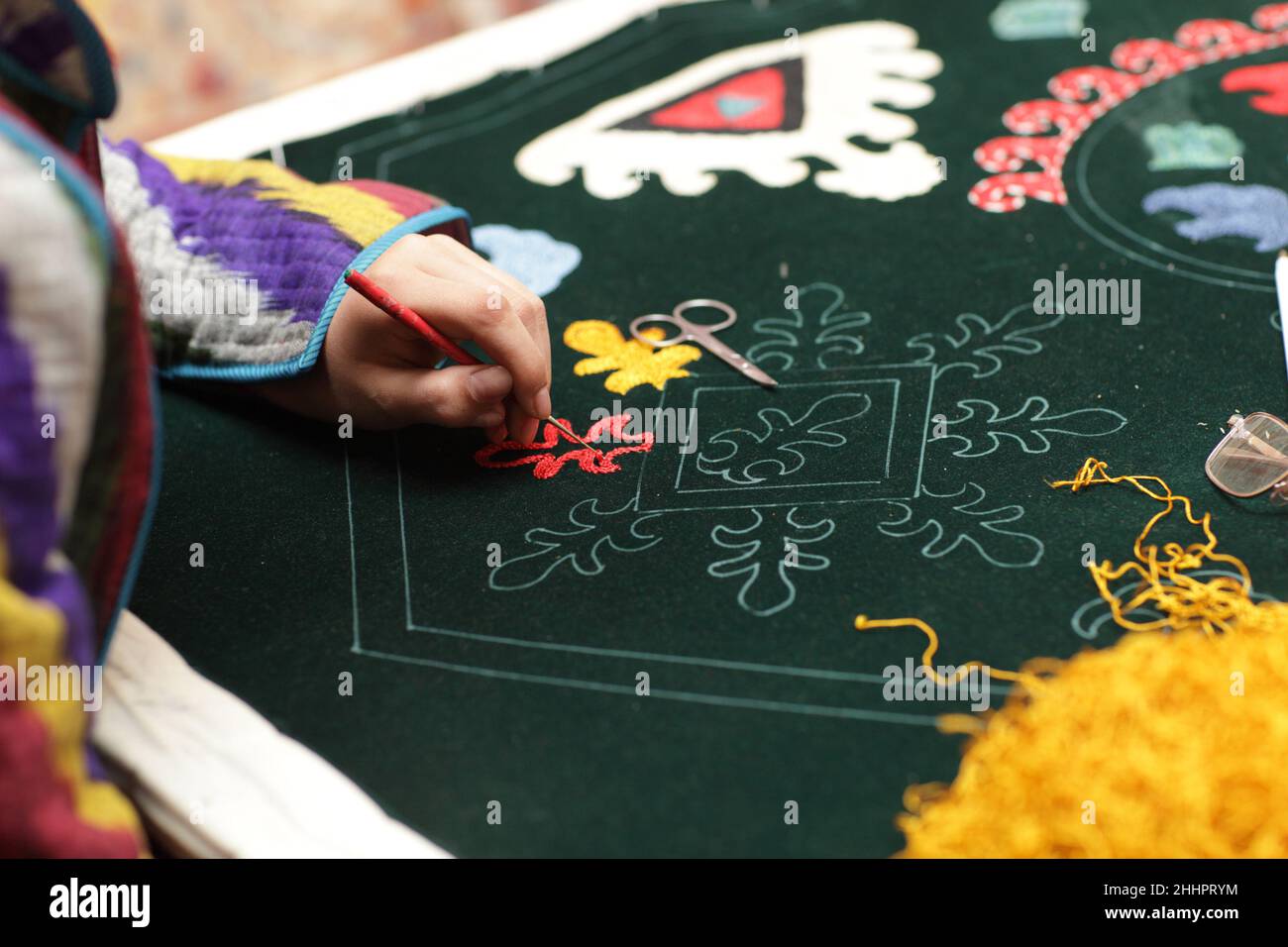 Persian carpet making hi-res stock photography and images - Alamy