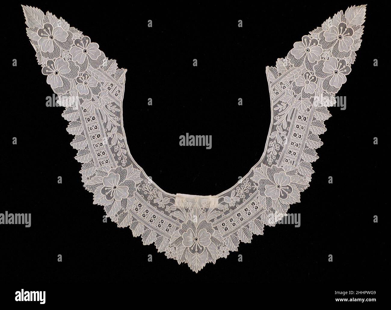 Statement collar fashion hi-res stock photography and images - Alamy