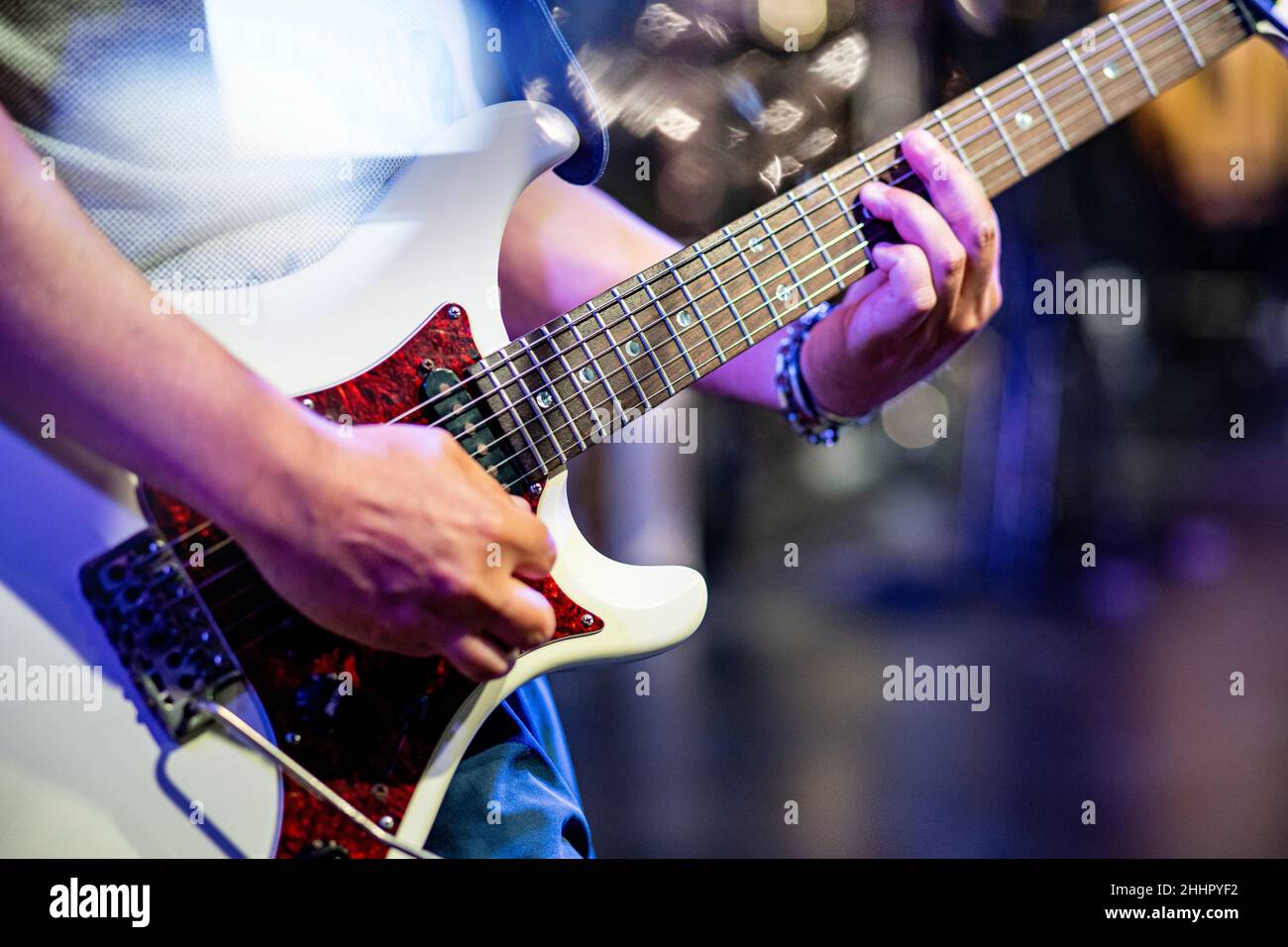 Concert stage guitarist hi-res stock photography and images - Alamy