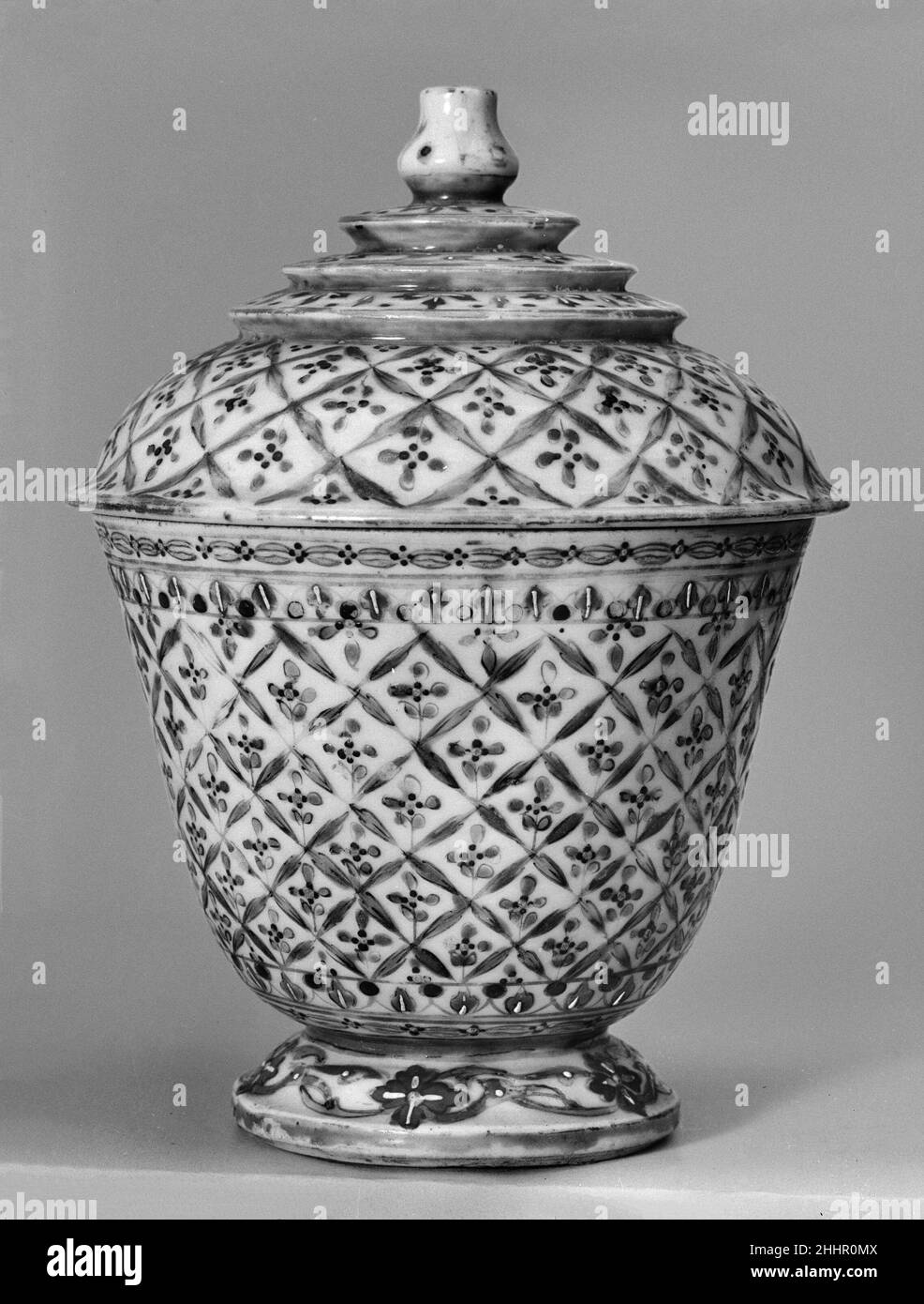 Covered cup with floral pattern 19th century China. Covered cup with ...