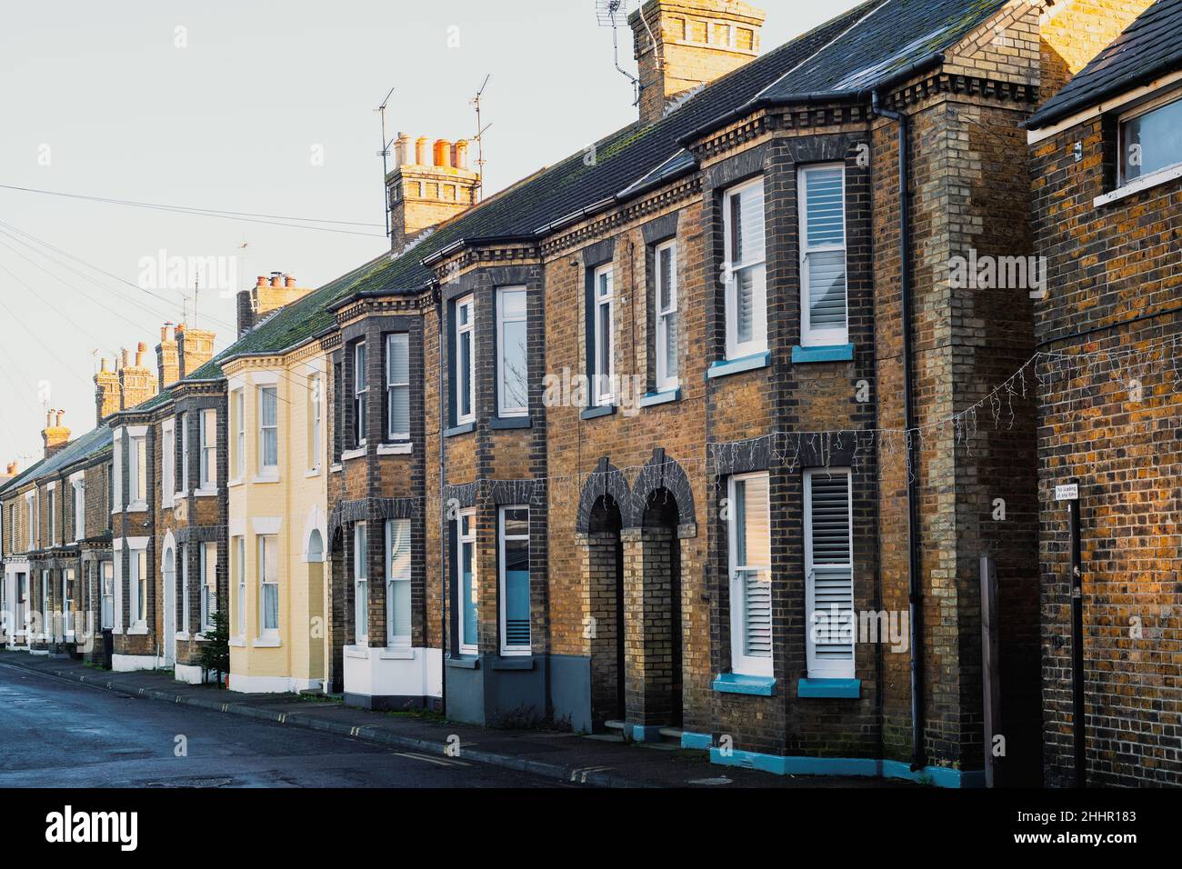 Red brick bay window uk hi-res stock photography and images - Alamy