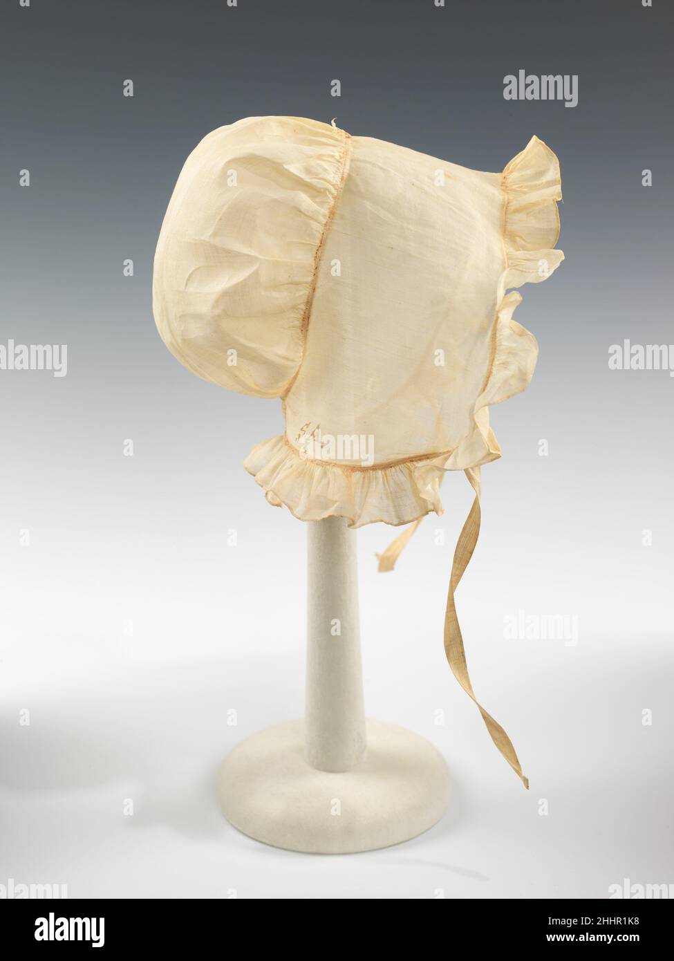 Poke bonnet hi-res stock photography and images - Alamy