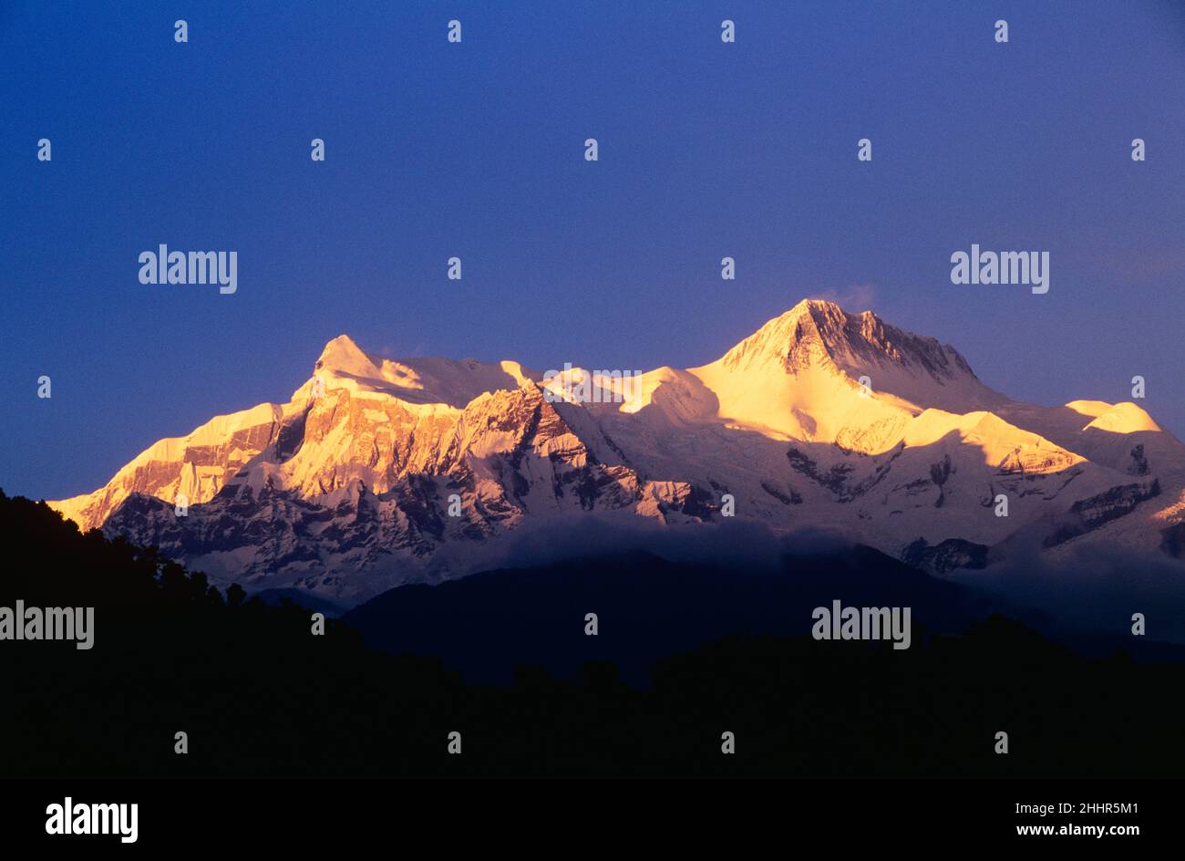 Annapurna range hi-res stock photography and images - Alamy