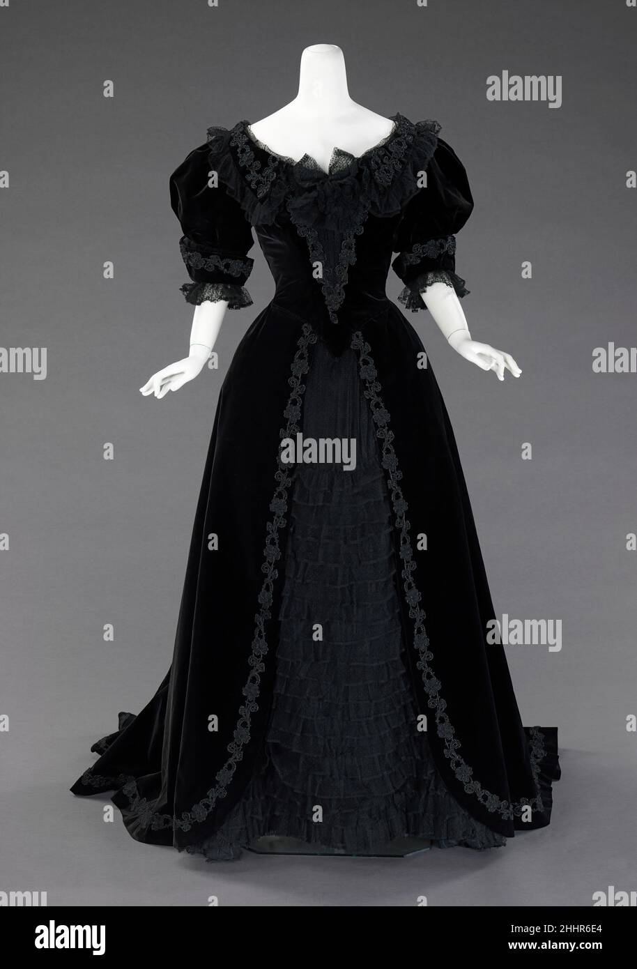 Ball gown 1900 La Religieuse. Ball gown 159242 Stock Photo - Alamy