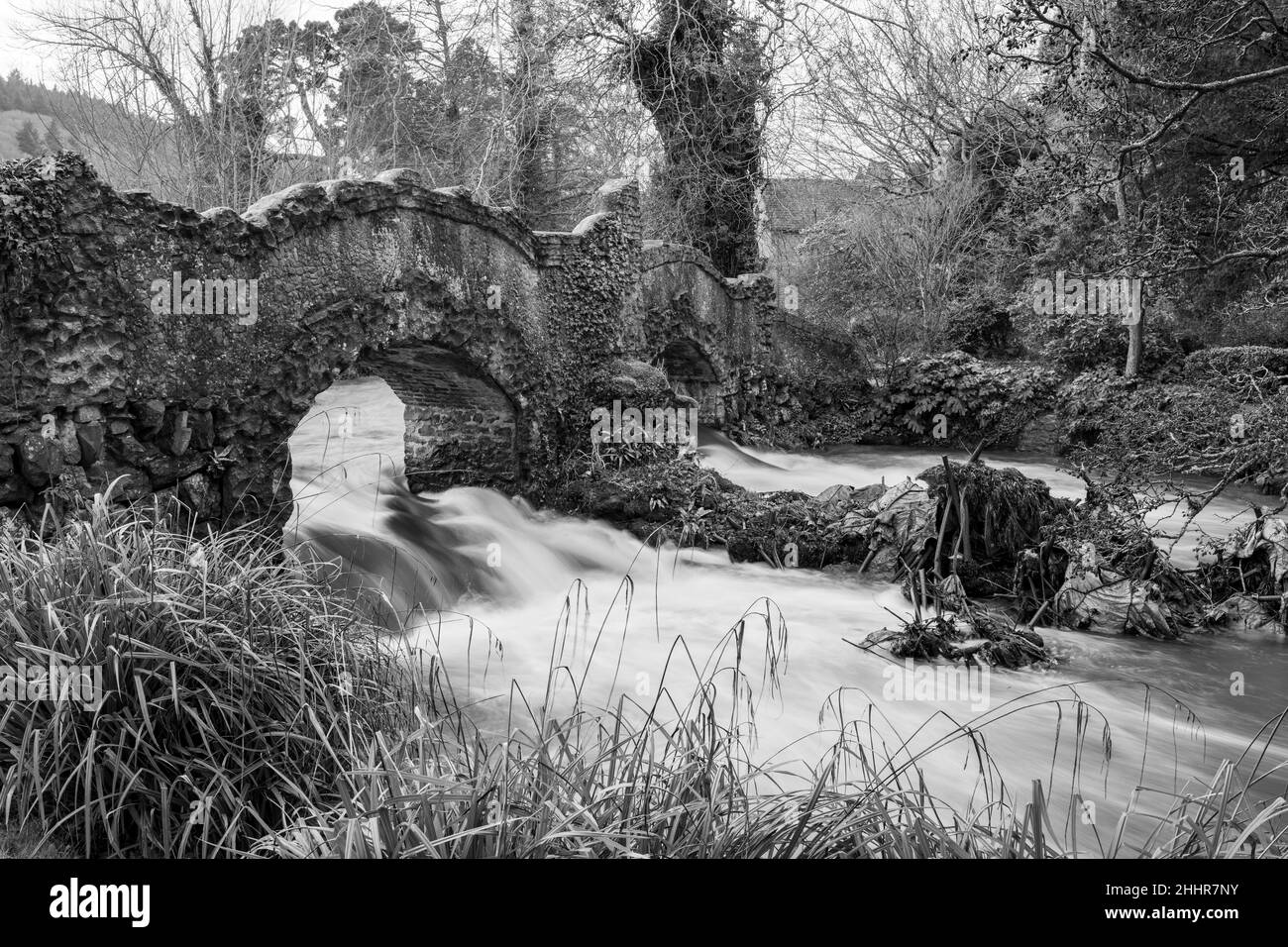 Long exposure of the river Avill flowing under Lovers bridge in the ...