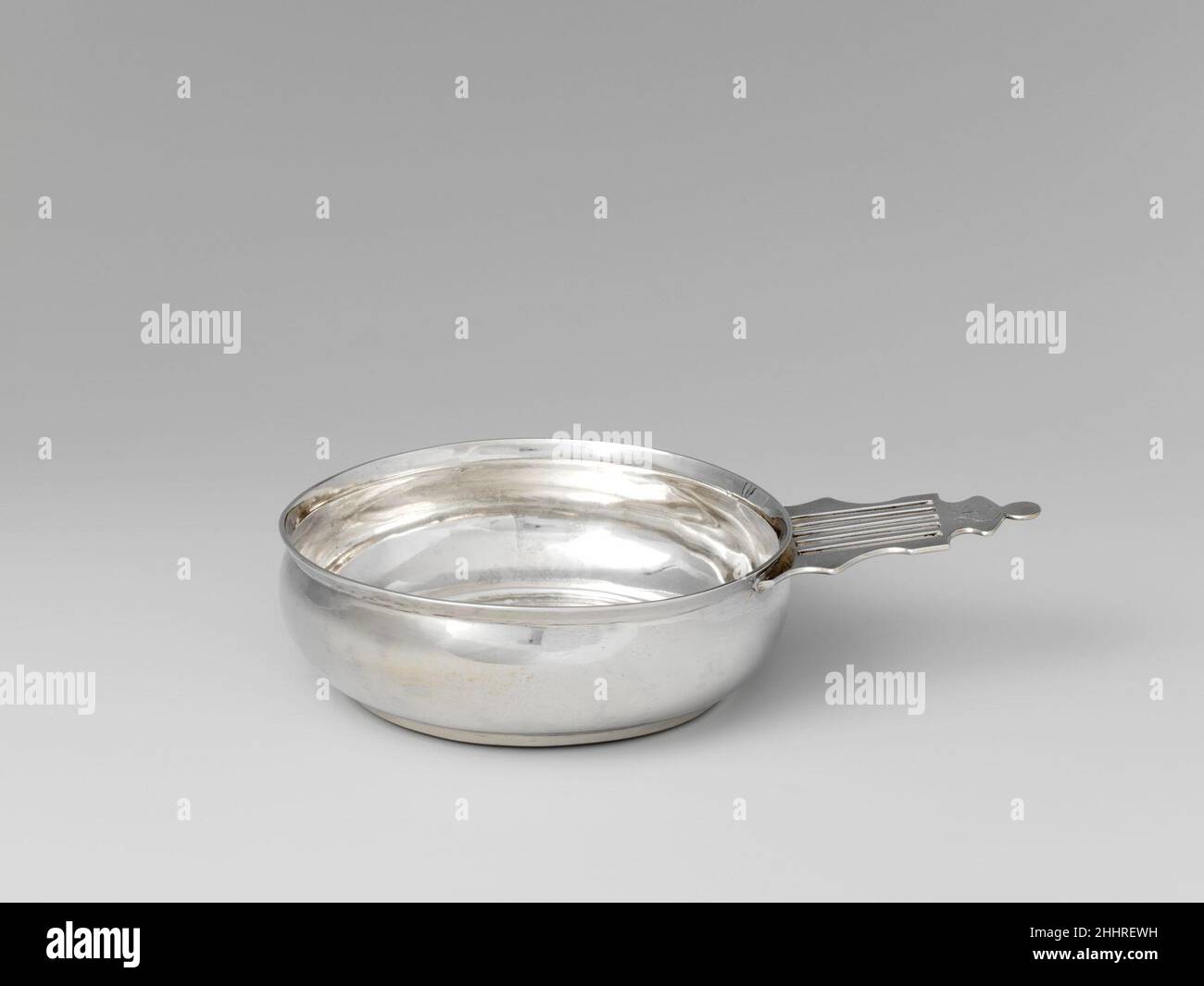 Porringer ca. 1800 Robert Evans. Porringer 6688 Stock Photo - Alamy