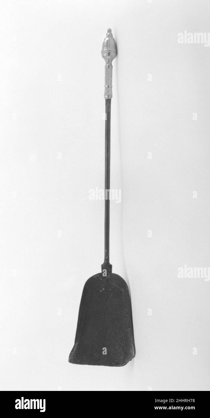 Fire shovel hi-res stock photography and images - Alamy