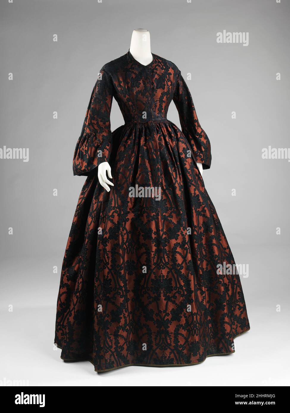 Evening dress 1860–62 American The female silhouette of the middle of ...