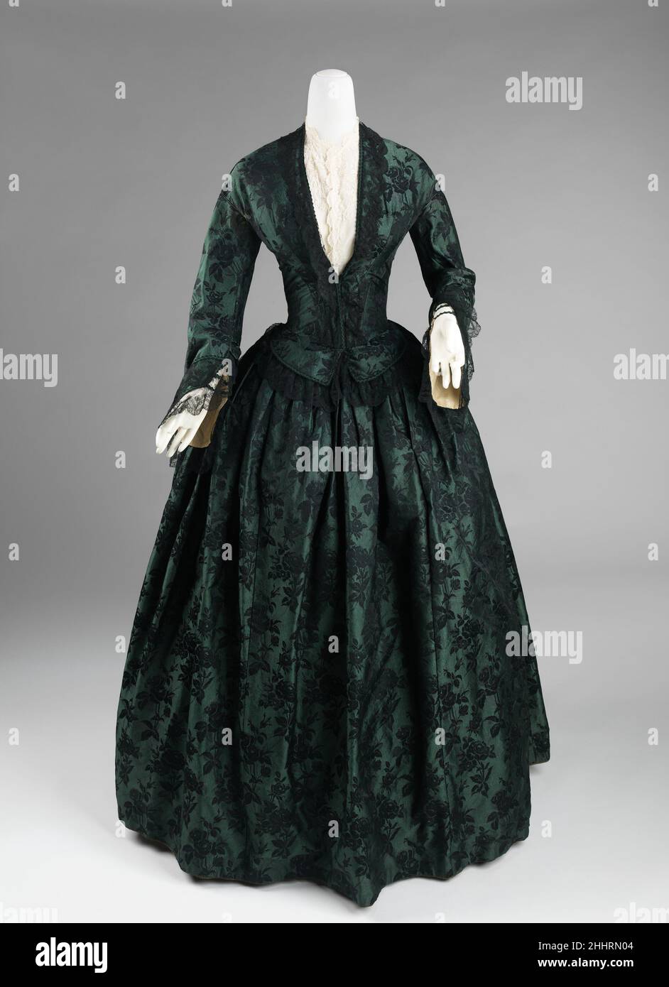 Evening dress 1850–55 American The female silhouette of the middle of ...