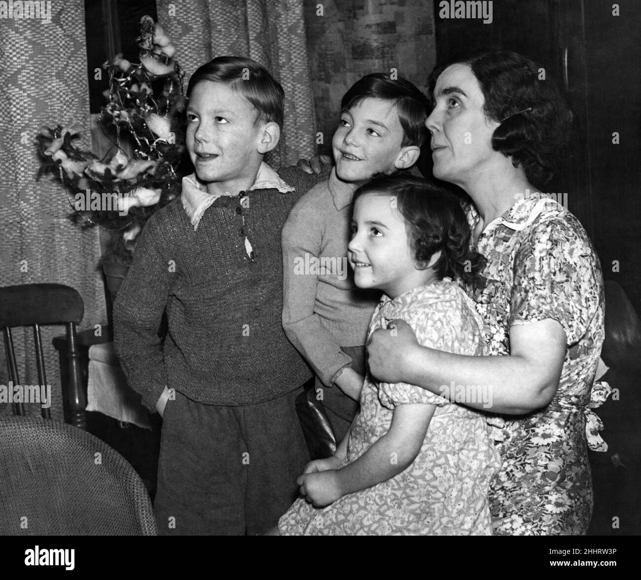 Mrs Jane Pollard, wife of Sapper Pollard, with Billy, aged 9, Ernie ...