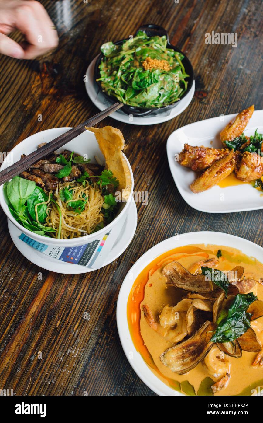 Restaurant table ready eat hi-res stock photography and images - Alamy