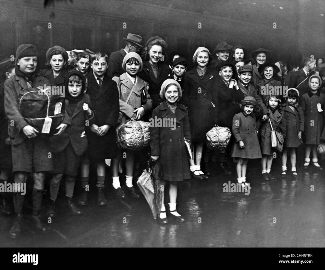 Children evacuated second world war hi-res stock photography and images ...