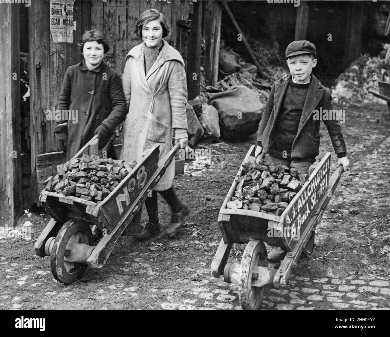 Coal merchant hi-res stock photography and images - Alamy