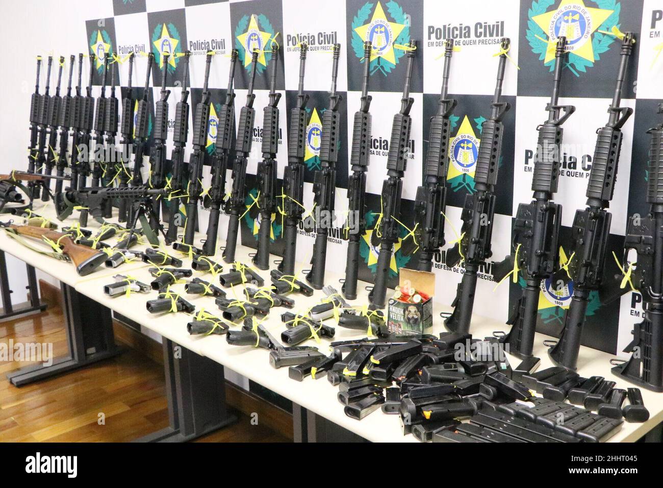 Police with carbines hi-res stock photography and images - Alamy