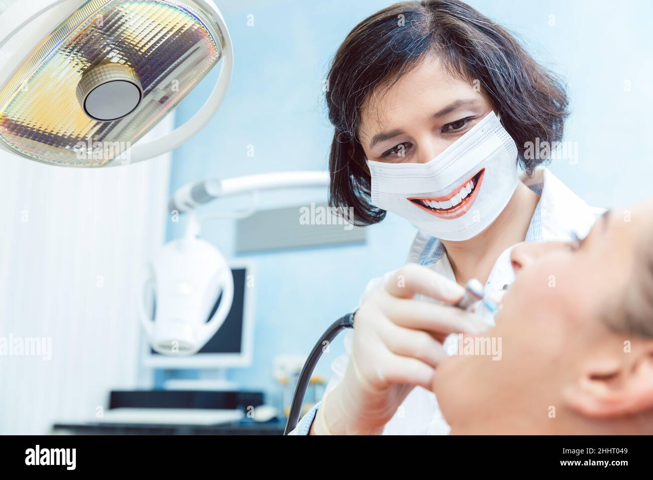 Dentist examining patients teeth hi-res stock photography and images ...