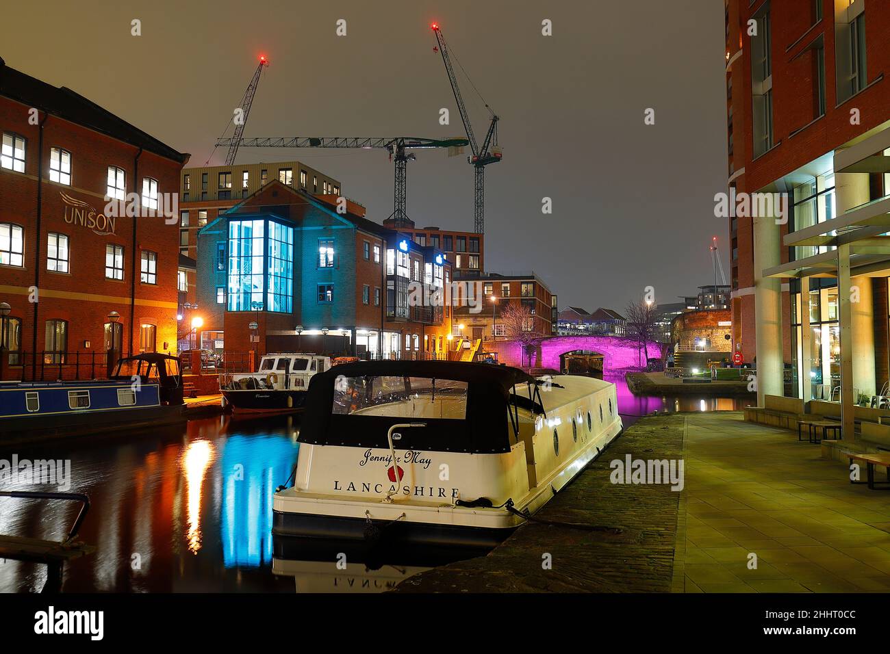 Development at leeds granary wharf hi-res stock photography and images ...