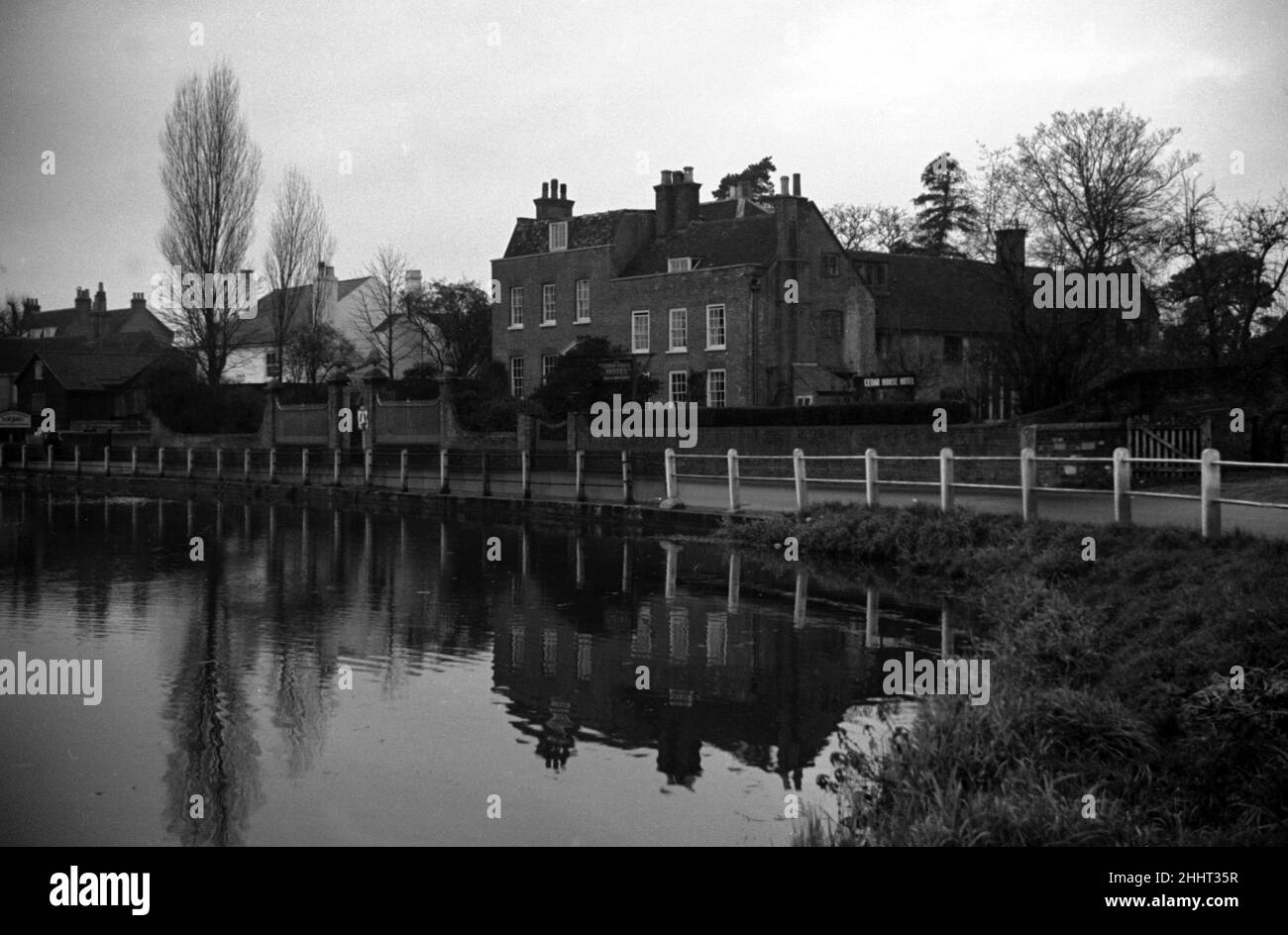 Shepperton house Black and White Stock Photos & Images - Alamy