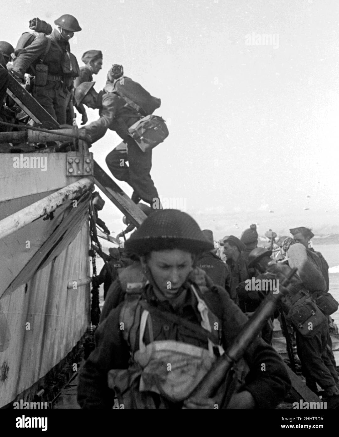 1944 soldiers normandy town hi-res stock photography and images - Alamy