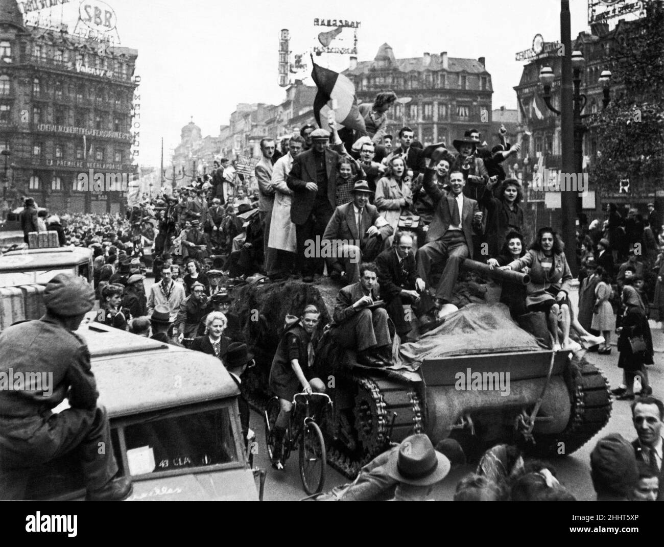 WW2 Belgian citizens welcome British troops to Brussels by jumping on a ...