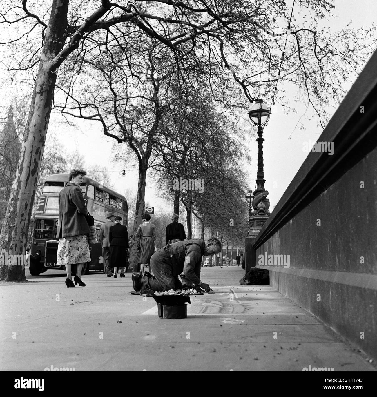 Ww2 london drawing hi-res stock photography and images - Alamy