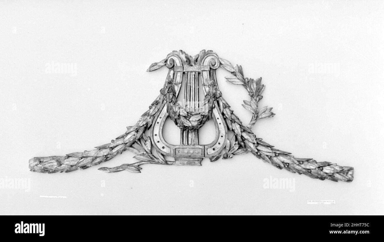 Carving wood gilded Black and White Stock Photos & Images - Alamy