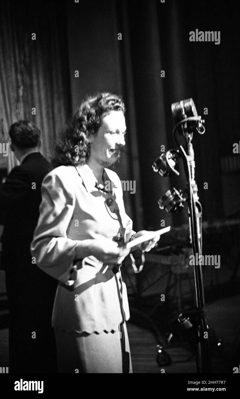 1940s theatre audience hi-res stock photography and images - Alamy