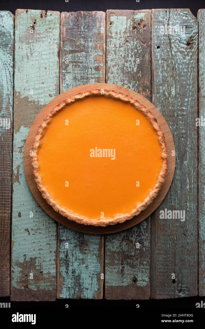 Overhead dessert pie whole slice hi-res stock photography and images ...