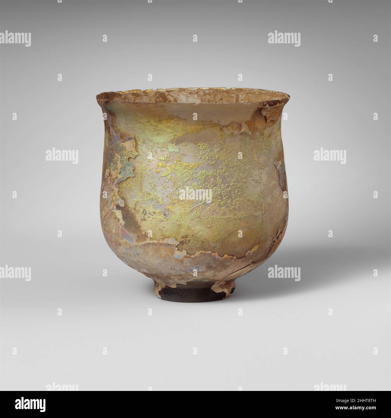 Broken beaker hi-res stock photography and images - Alamy