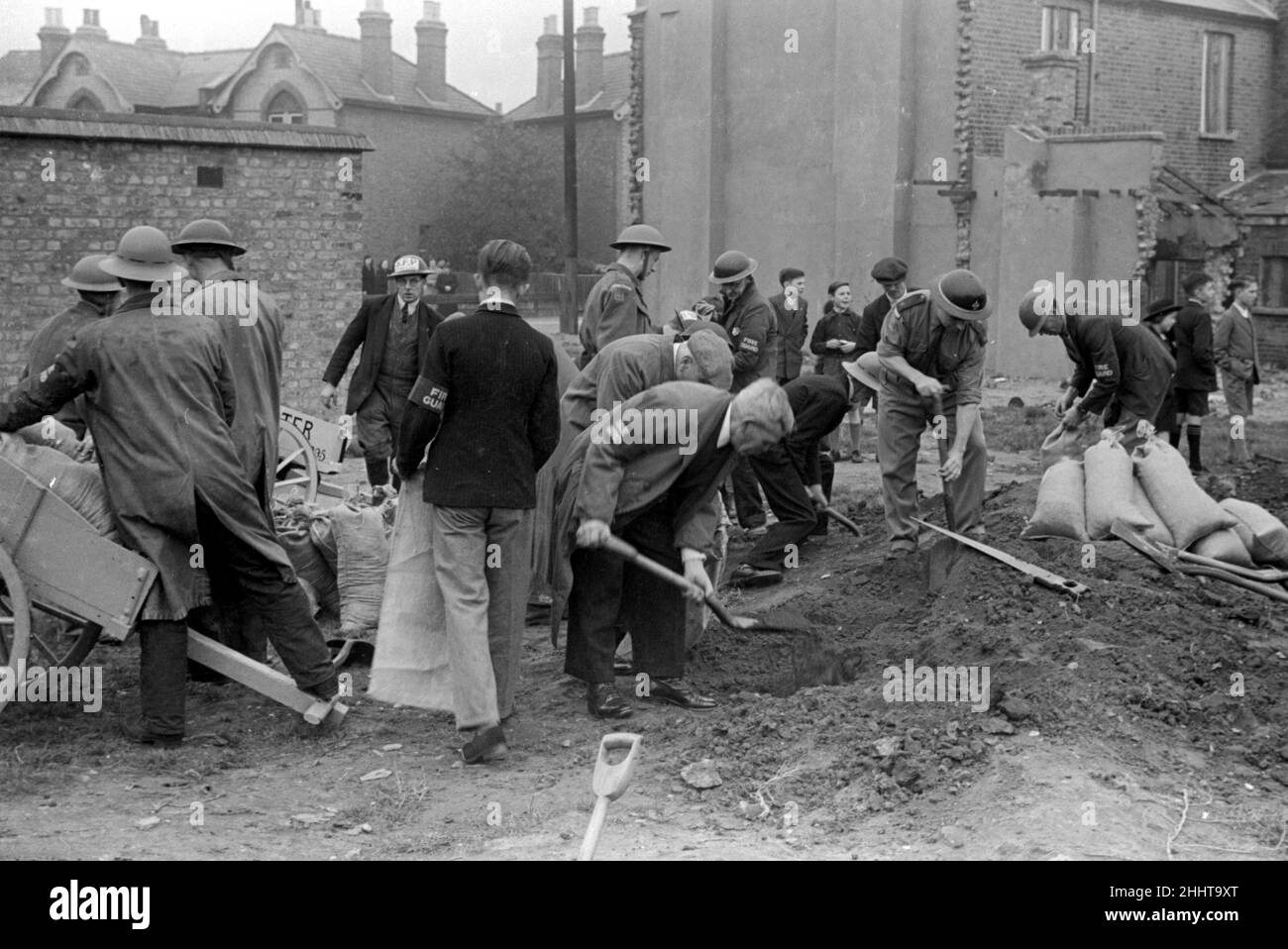 Sand bag defences hi-res stock photography and images - Alamy