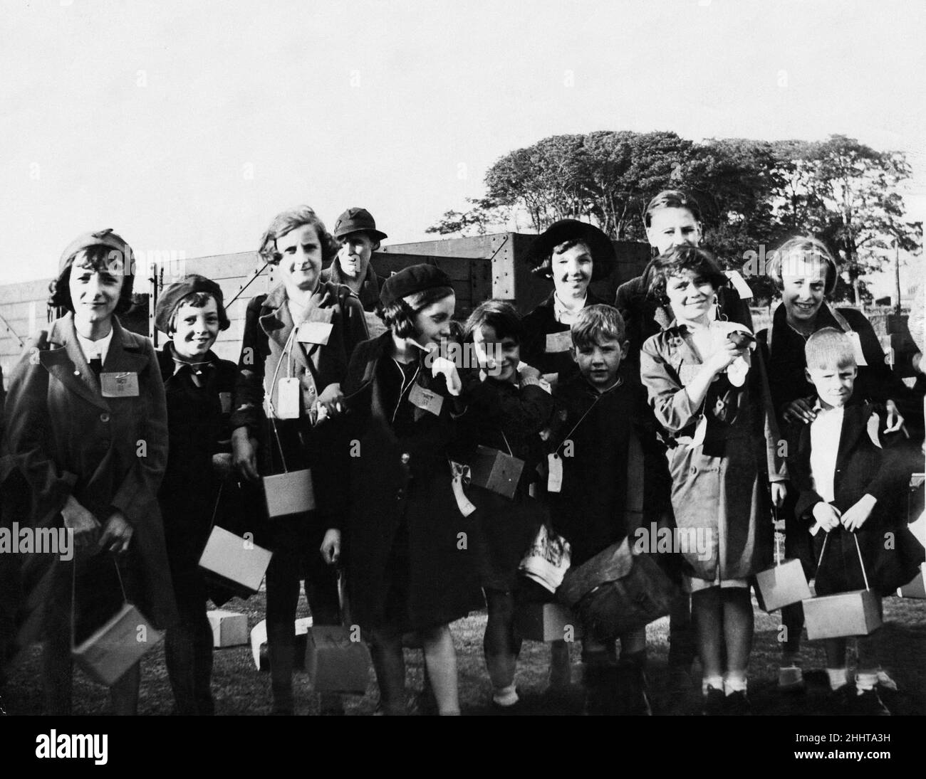 Ww2 evacuation of children hi-res stock photography and images - Alamy