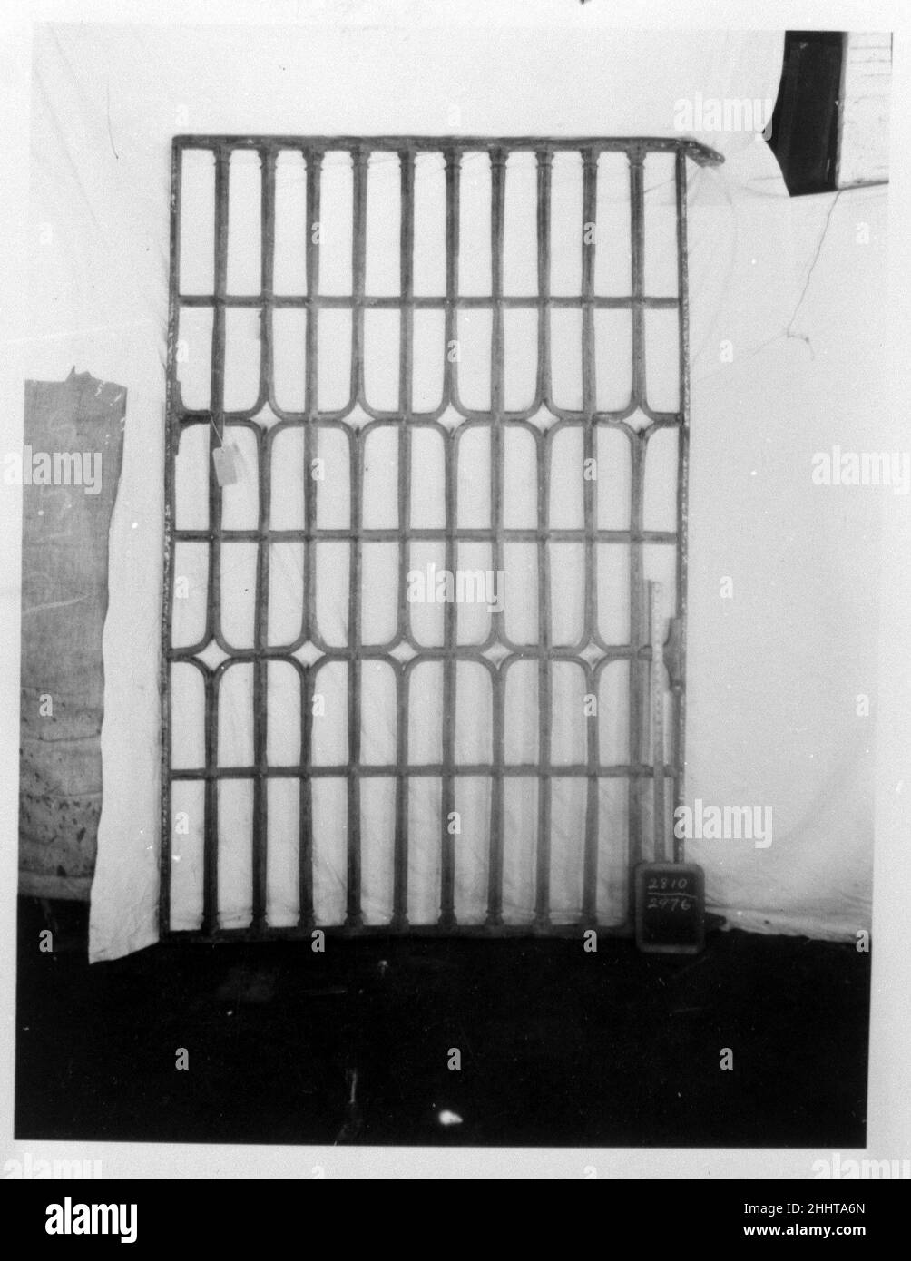 Metalwork grate Black and White Stock Photos & Images - Alamy