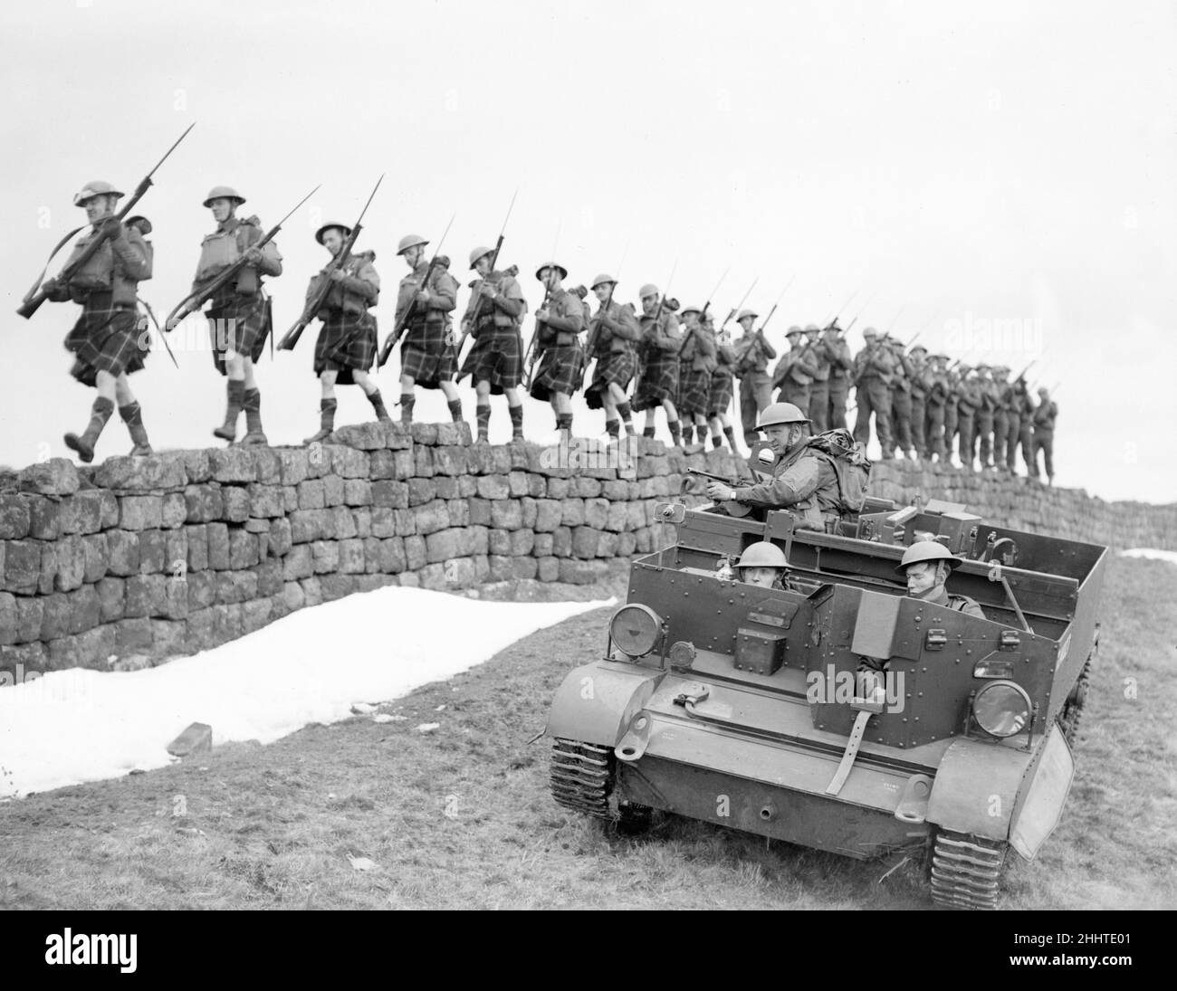 Thompson machine gun 1940s hi-res stock photography and images - Alamy