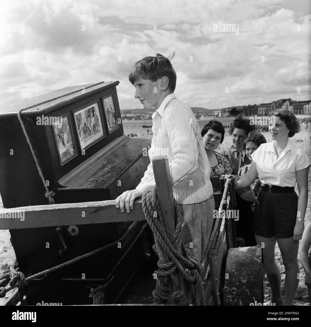 Bus conductor 1950's hi-res stock photography and images - Alamy