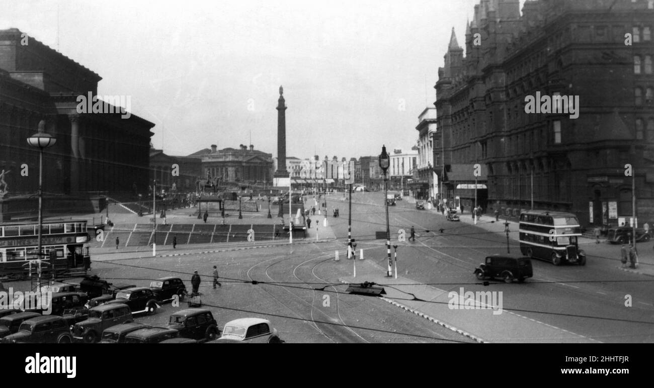 Ww2 wartime bus hi-res stock photography and images - Alamy