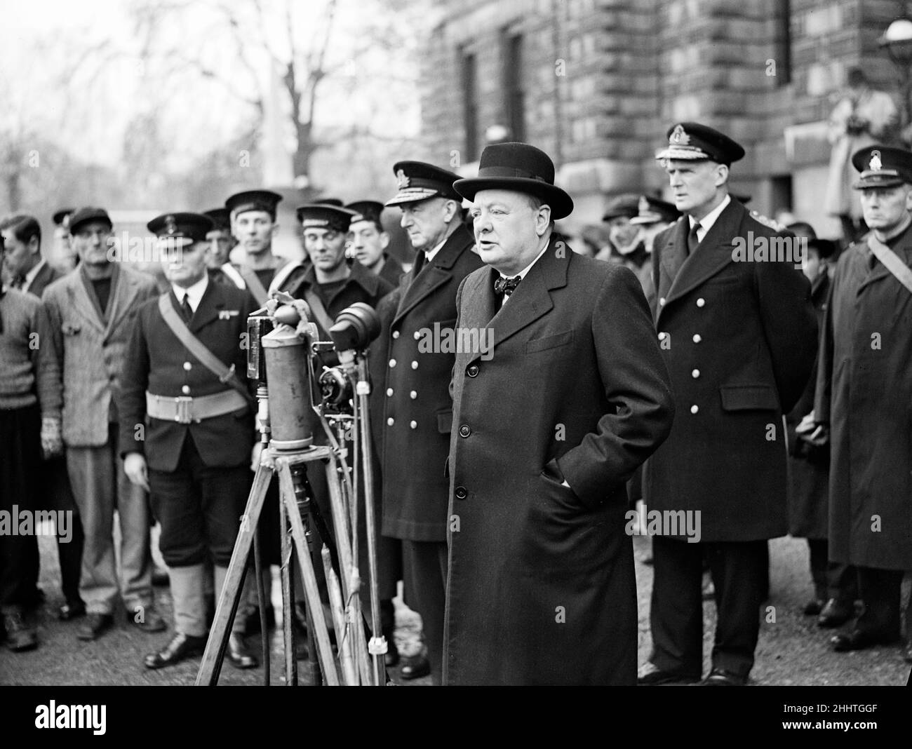 Winston churchill 1940 inspecting hi-res stock photography and images ...