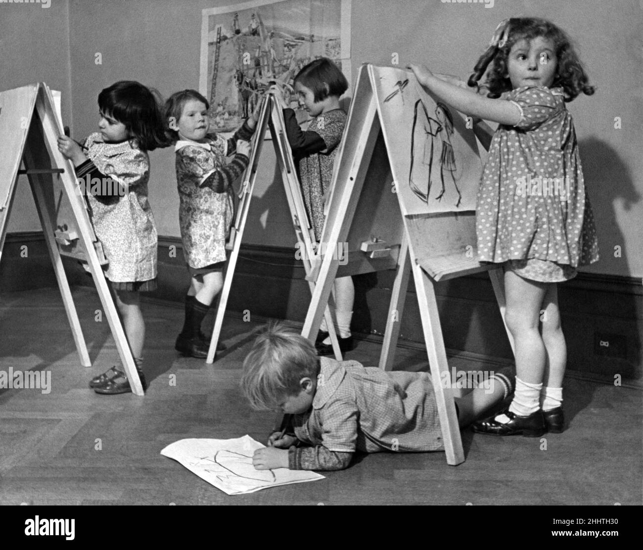 Children paint war hi-res stock photography and images - Alamy