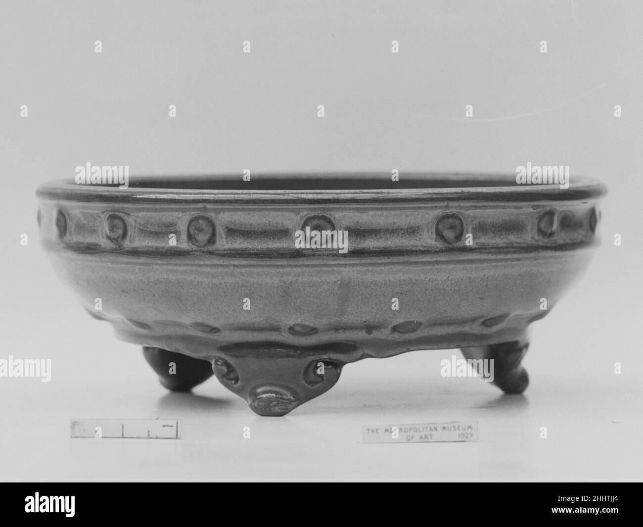 Song dynasty pottery Black and White Stock Photos & Images - Alamy