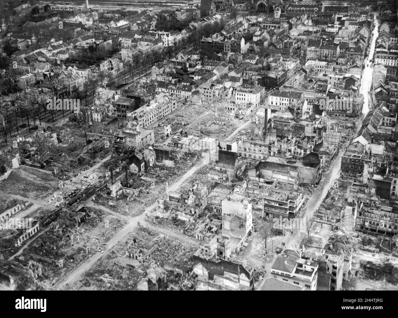 WW2 - March 1945 German industrial town of Kreffeld which fell to the ...