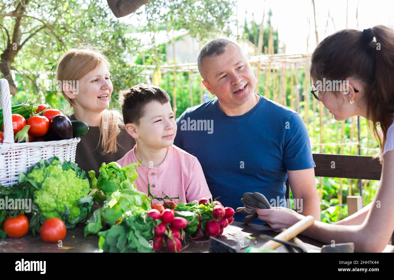 Teen garden family harvest hi-res stock photography and images - Alamy