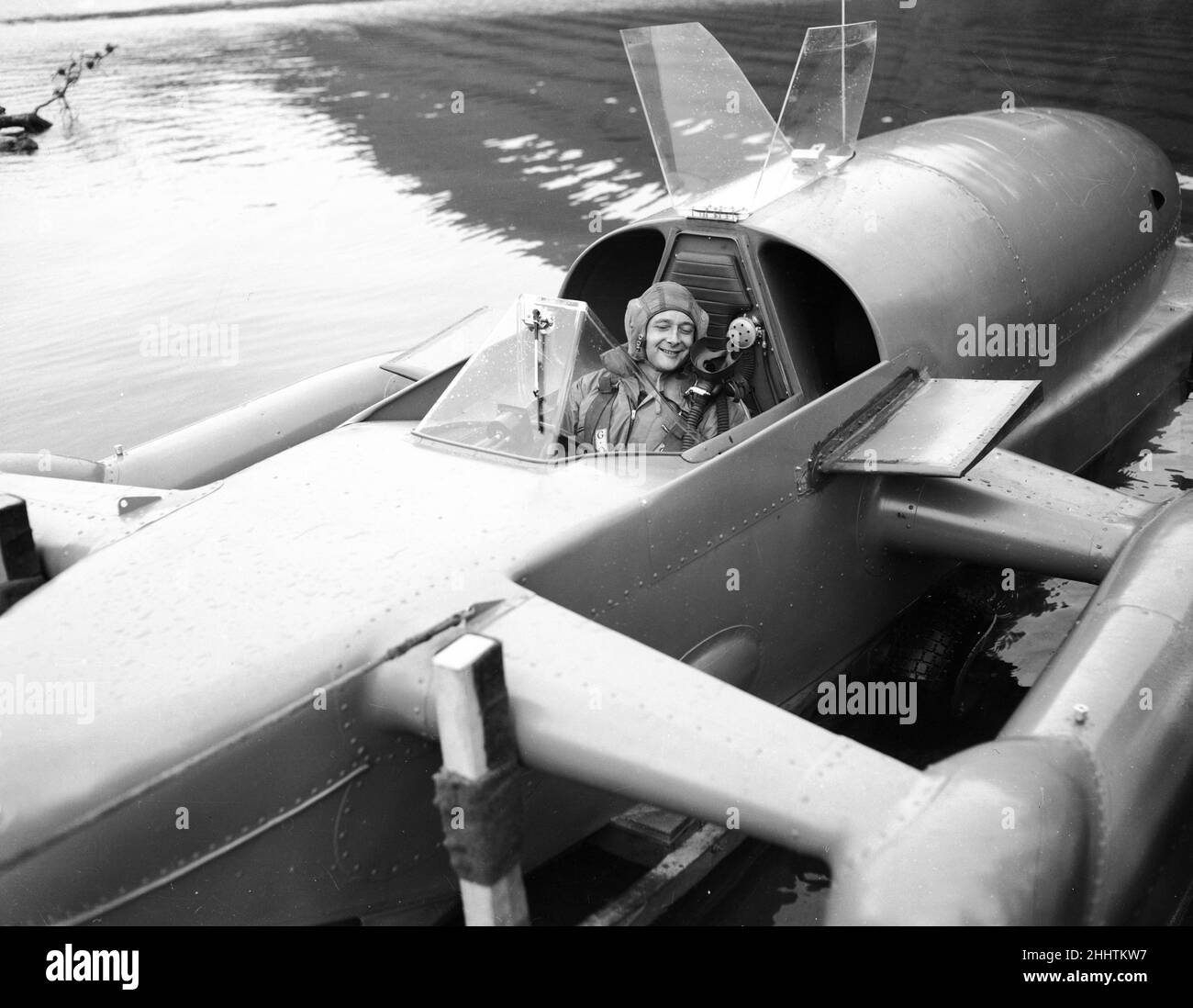 Donald Campbell breaks the Water Speed Record in Bluebird K7 on ...