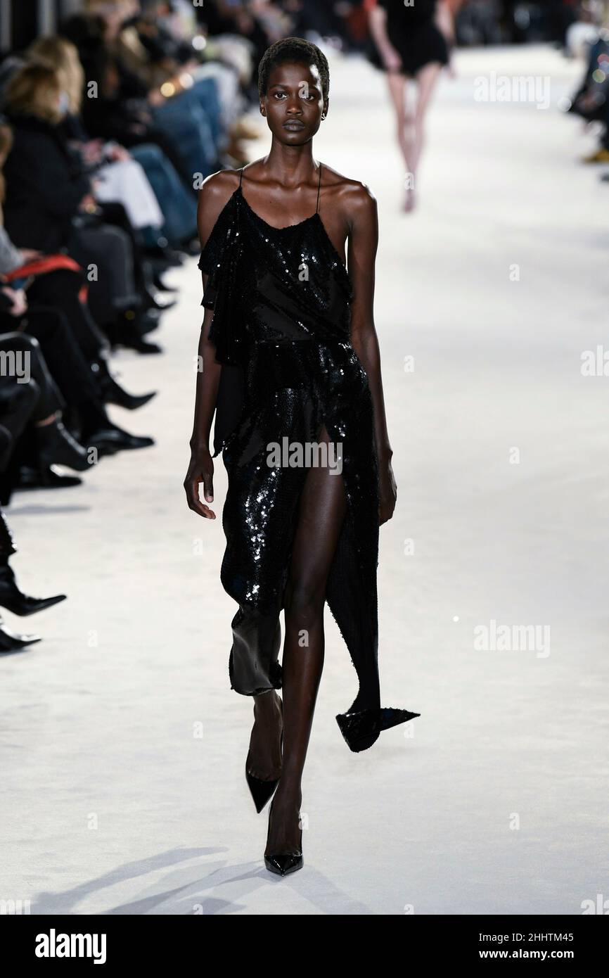 Paris, France. 25th Jan, 2022. ALEXANDRE VAUTHIER SS22 Runway during ...